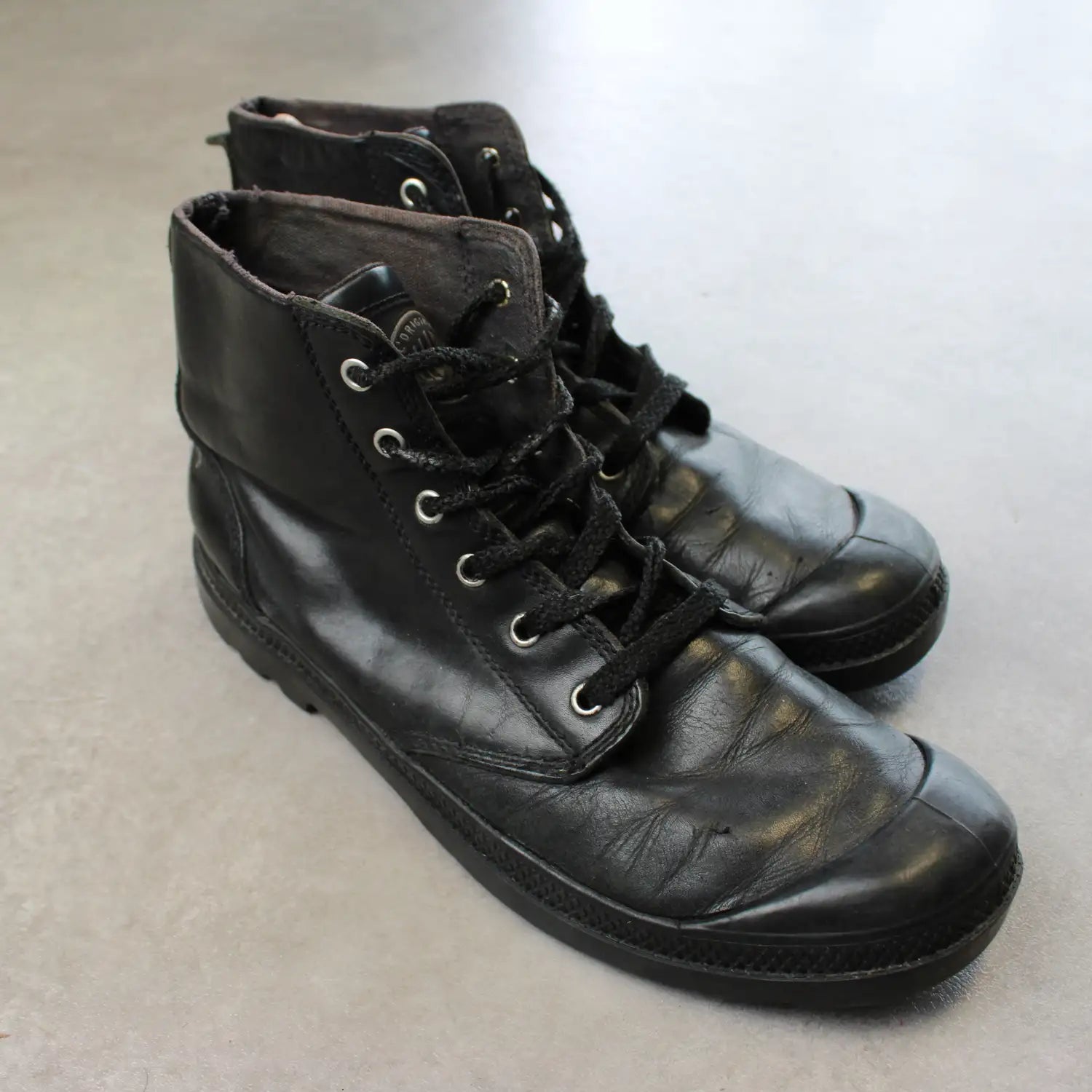 Palladium Leather Boots – Black (Man-44) – UGSTORE
